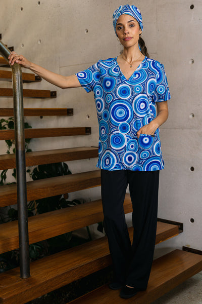 Ngoontook (Rain) Women’s Three Pocket Scrub Top